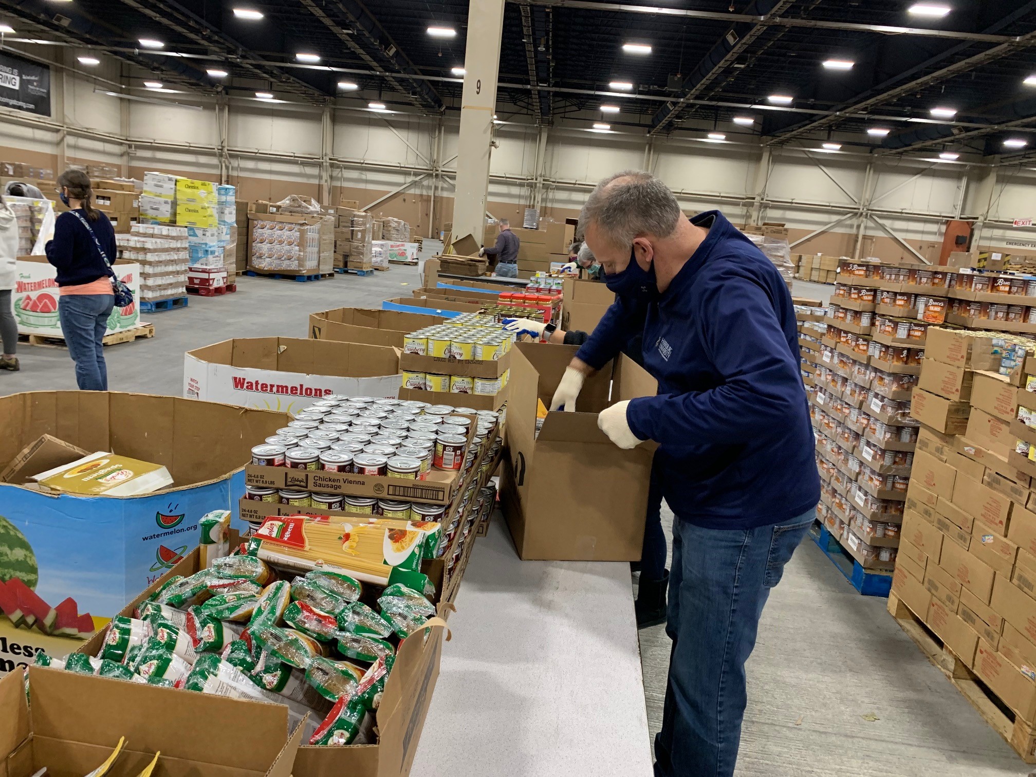 HU volunteers with Food Bank - Harrisburg University