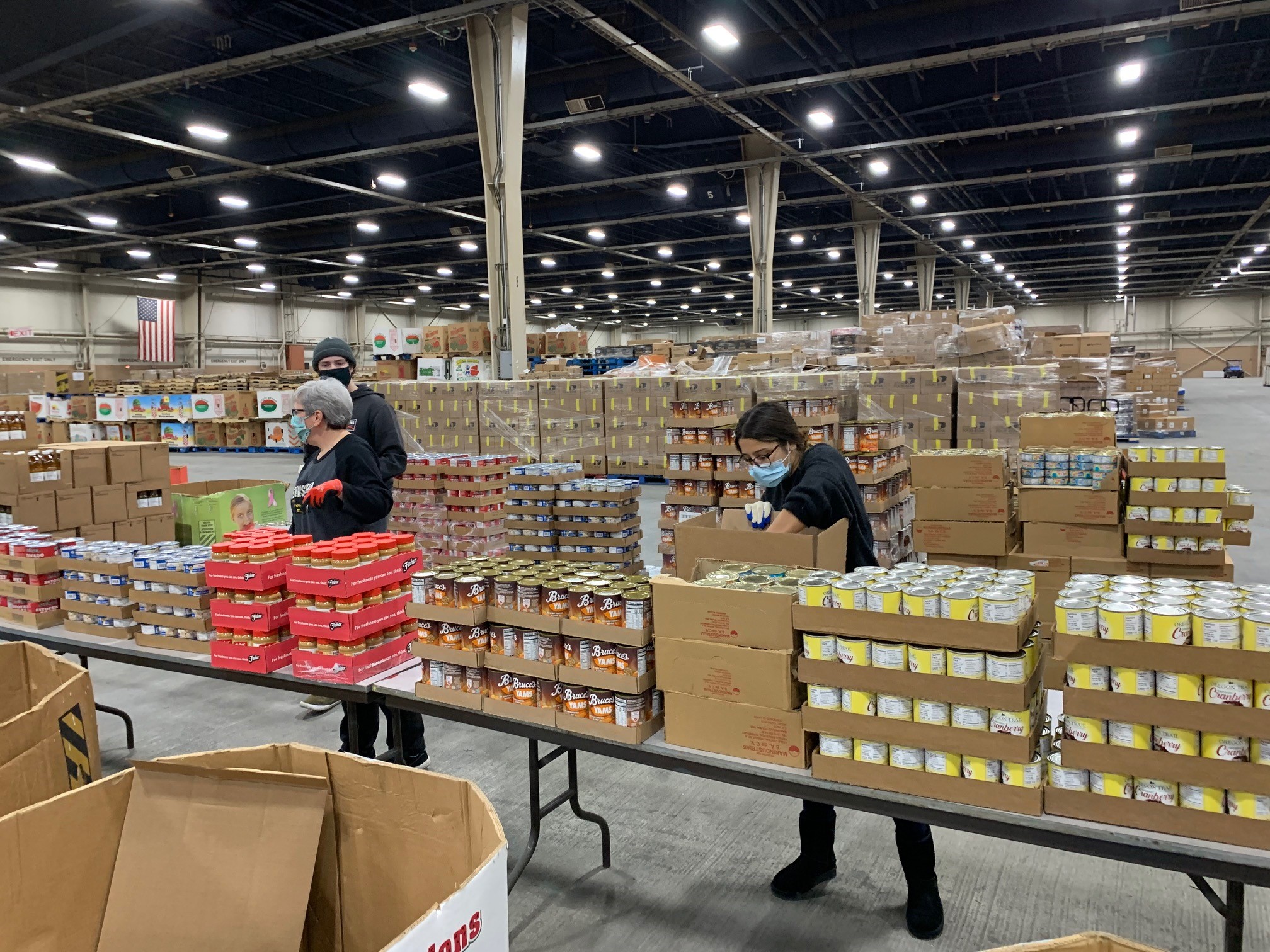 HU volunteers with Food Bank - Harrisburg University